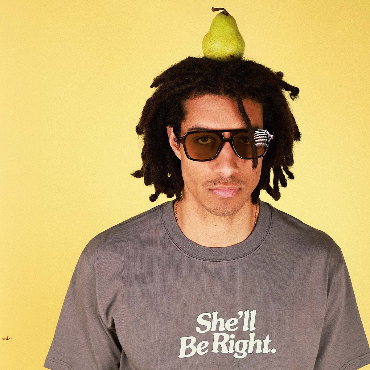 She'll Be Right Regular Tee in Charcoal - Mens & Womens Unisex Fit